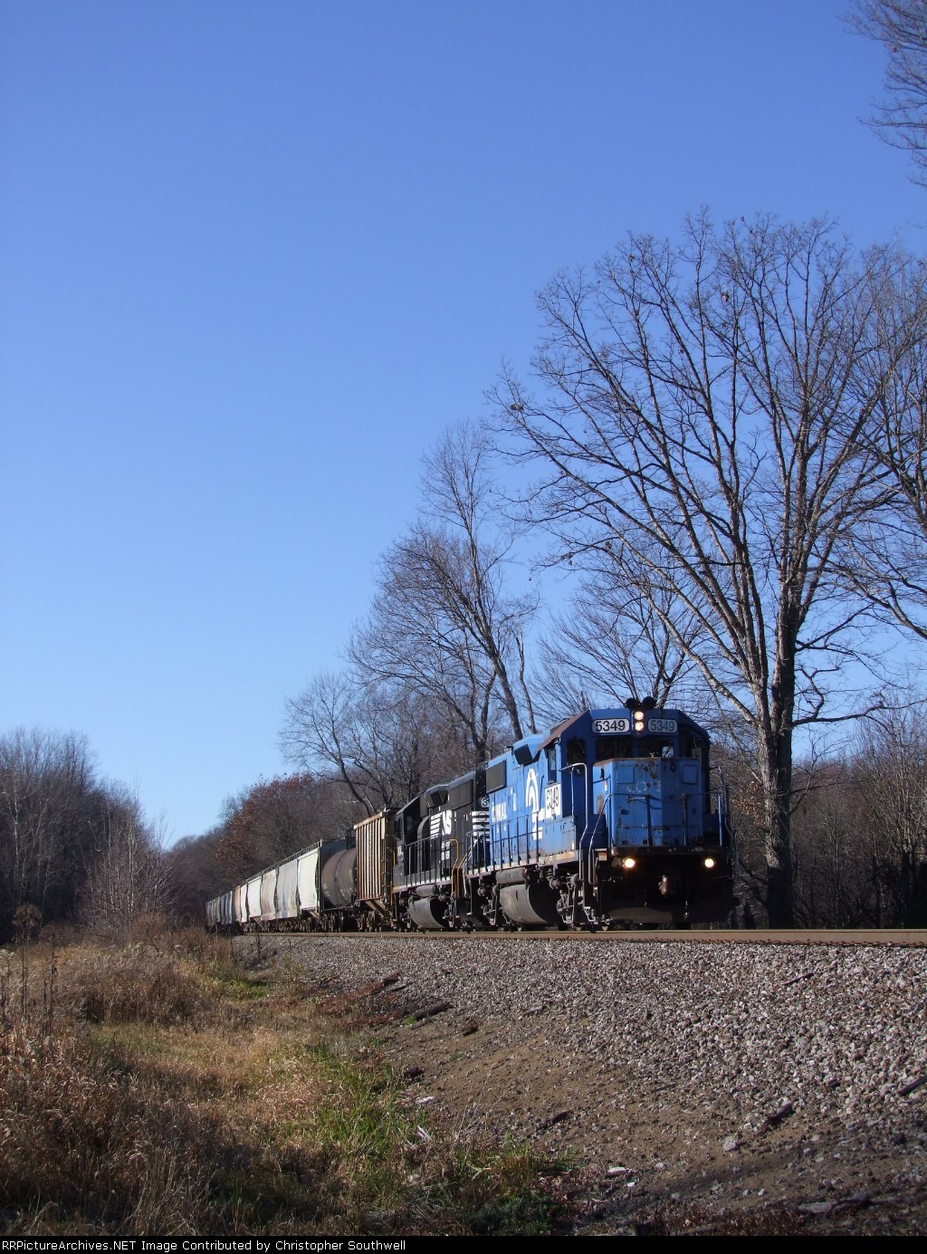 NS 5349 leads C23 eastbound to the east townline road crossing